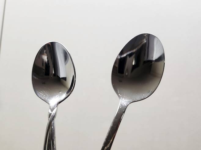 새로 산 수저 이 작업 안 하면 무용지물 연마제 제거하는 법 율브레인