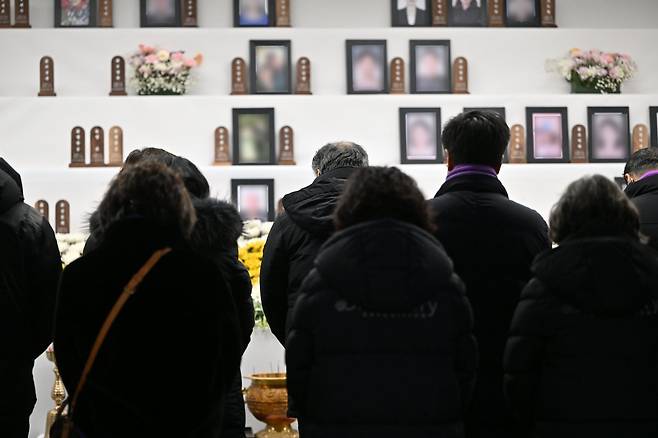 영원한 천국서 쉬길”무안 제주항공 참사 희생자 발인 이틀째