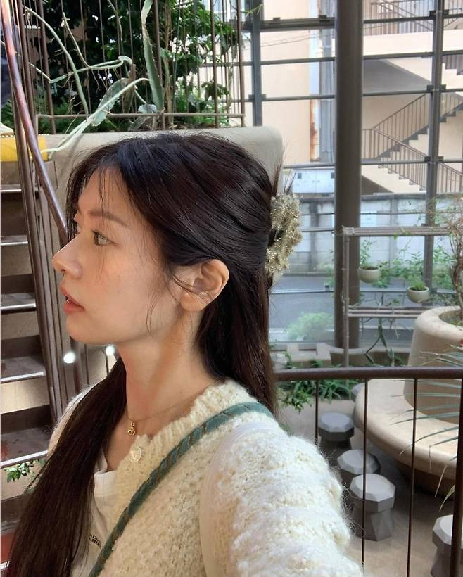 무용하면서 상위권 성적 유지 수석입학까지 했던 우등생 여배우러블리한 니트 데일리룩 스타와 패션