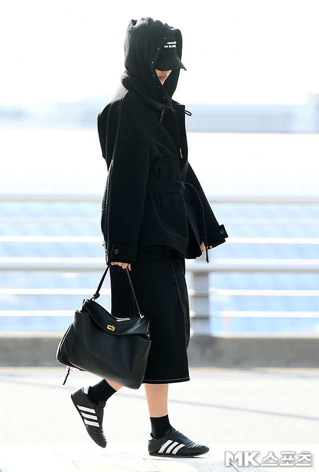 안유진 공항에 뜬 수수한 여친짤 화장기 없는 내추럴 미모 공항패션 뷰티는 내운명