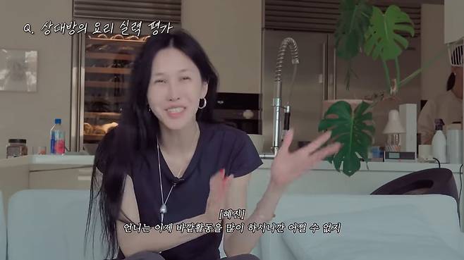 [종합]엄정화, 170cm·47kg 윤혜진 마른 몸 걱정 "너 뼈밖에 없어"('엄정화TV')