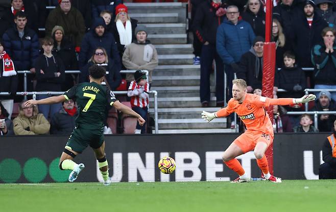 ‘EPL 센터백’ 김지수, ‘3G 연속 출전’ 아쉽게 무산···브렌트퍼드, 사우샘프턴 원정서 5-0 대승→6경기 만에 승리![EPL 리뷰]