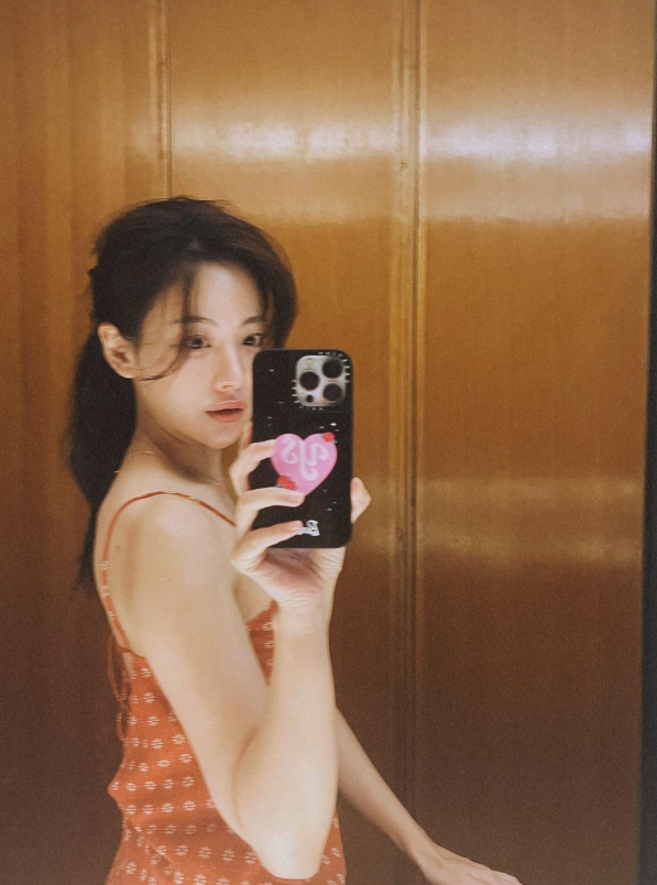 36세 오연서태국에서 모스키노 수영복입고 실루엣뽐낸 바캉스룩 어썸클