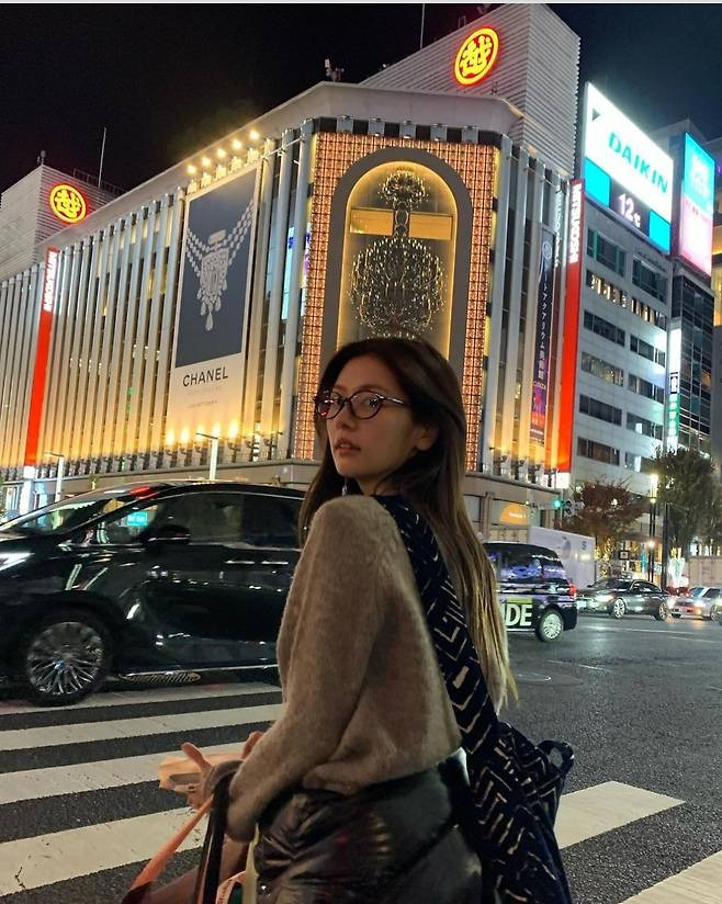정소민 일본에서도 엄친딸 인증 안경겨울 니트로 완성한 따뜻한 감성룩 스타와 라이프