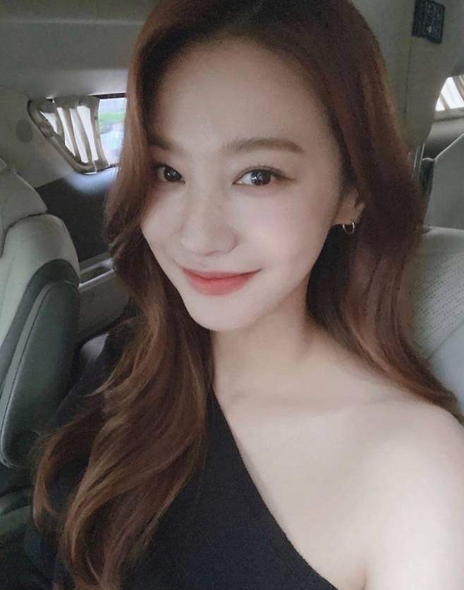 예쁜데 넘사벽 비율로 모두 같이 사진 찍기를 피하는 172cm연예인 어썸클