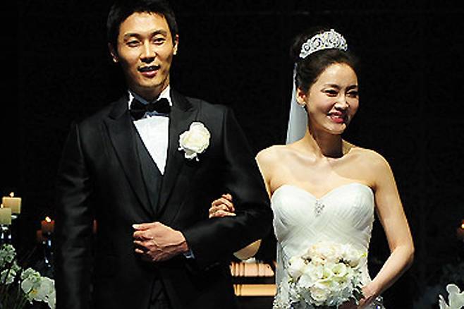 실제로 부부라고 결혼한지 벌써 12년 차라는 7살 연상연하 배우 커플 뉴스에이드