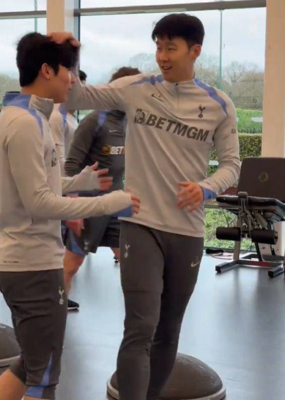 대반전 양민혁 데뷔전 임박 리버풀전 앞두고 1군 훈련 등장수준 떨어지는 리그 등번호 X 논란 종식