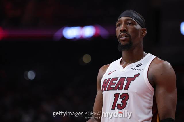 외로운 커리 3점포 8개31득점했지만 0as 굴욕→gsw 마이애미에 16점 차 대패