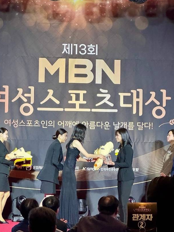 손연재 엄마 되니 더 과감해졌다 시스루 원피스로 뽐낸 자신감 스타와 라이프