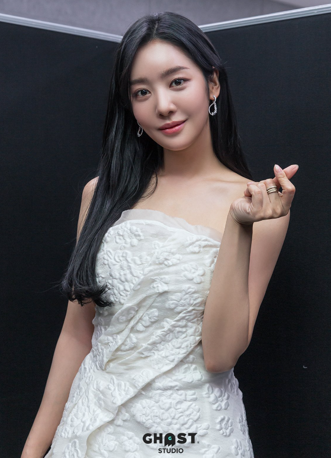 더글로리원경차주영실물 이정도라니너무 화려하고 예뻐 놀랍다화이트드레스룩 셀럽뉴스