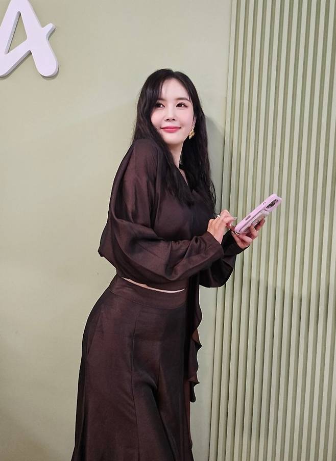 ‘두아이 엄마 장영란 요즘 출근 스타일 패션 아는 커리어우먼의 드레스 업 출근룩 패션엔