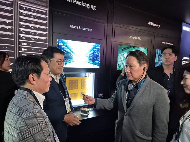 반도체 넘어 로봇까지…SK, 엔비디아와 ‘AI동맹’ 확대 [CES 2025]