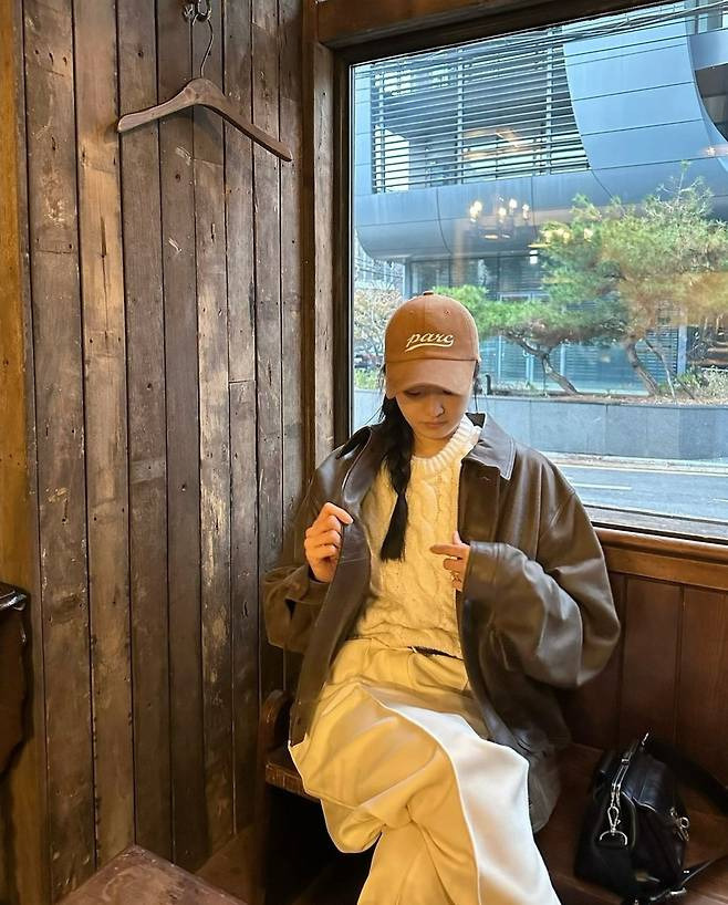 결혼 4년 신혼처럼 완벽한 행복 유명가수 아내의 레더 재킷와이드 팬츠 데일리룩 스타와 라이프