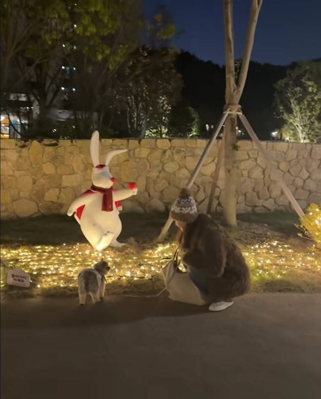 이다해 사방이 블링블링 방울 모자에 퍼 재킷 눈부신 새해 홀리데이룩 뷰티는 내운명