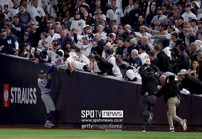 야구장 오면 무단 침입으로 체포 Mlb 사무국 발표타구 훔친 양키스팬 2명 평생 직관 못한다