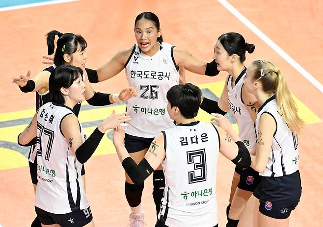휴식기에 무슨 일이 V리그 여자부 하위권 반격에 상위권 ‘흔들 갑자기 ‘꿀잼