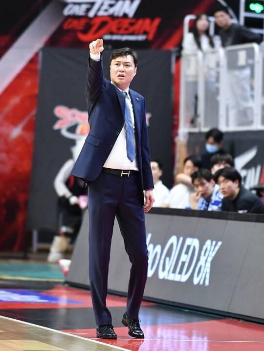 경기 후 조상현 Lg 감독 시작이 좋았다” 송영진 Kt 감독 3점을 생각보다 많이 맞았다”