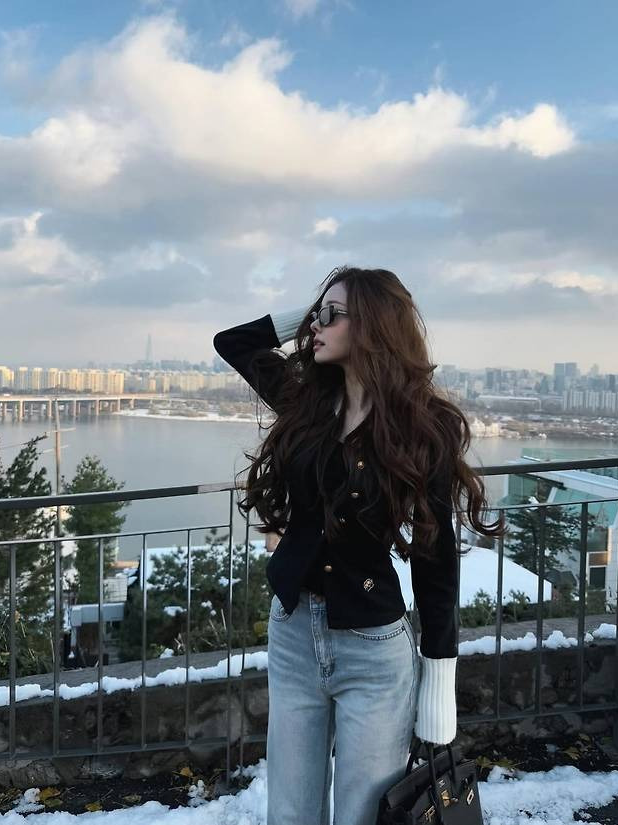 프리지아 에르메스 백으로 초호화 외출 크롭 니트와 데님 팬츠로 존재감 과시 스타와 라이프