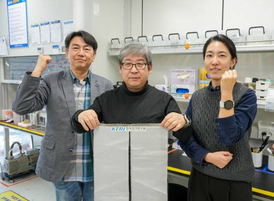 추위에 약한 `전기차` 주행거리 감소 막는다금속섬유로 발열 성능 30 높여