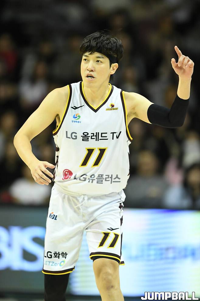 상금 받고 인터뷰실 들어가고 싶어요” 3점슛 4방 적중 Lg 허일영 2개 더 넣지 못해 아쉬워 한 이유