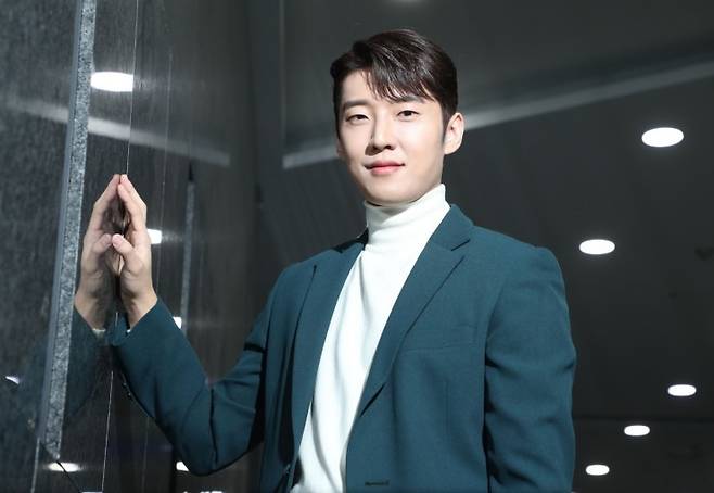 8살 연상 탑여배우와 헤어진 지 한달만에 재결합 소식전한 남배우 놀라운 근황 스포엔 뉴세이