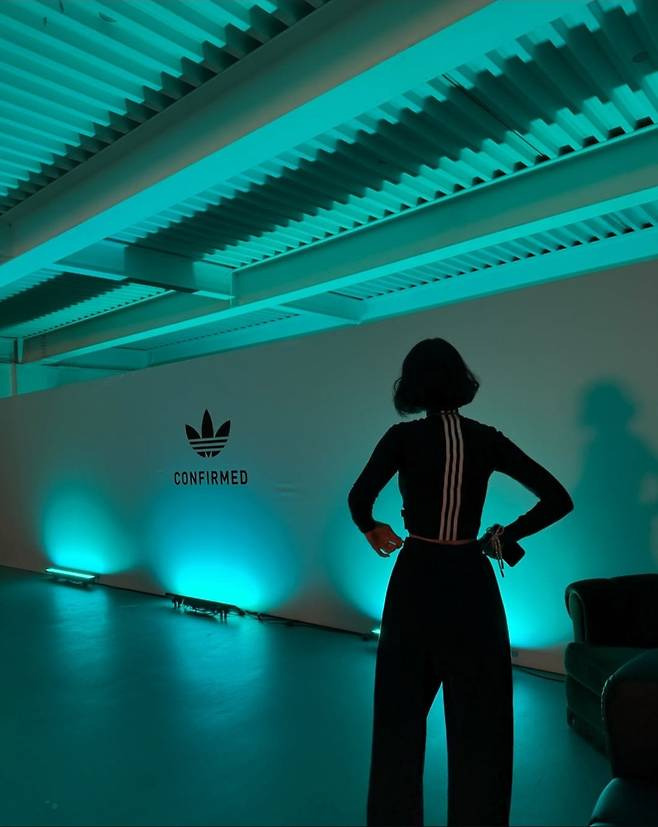 손새은 언니 손나은 뺨치는 S라인 힙한 크롭탑하이웨이스트 룩 패션 눈길 스타와 라이프