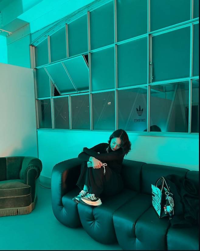 손새은 언니 손나은 뺨치는 S라인 힙한 크롭탑하이웨이스트 룩 패션 눈길 스타와 라이프