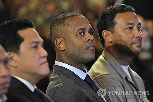 클라위베르트 급했나신태용 보다 연봉 적다