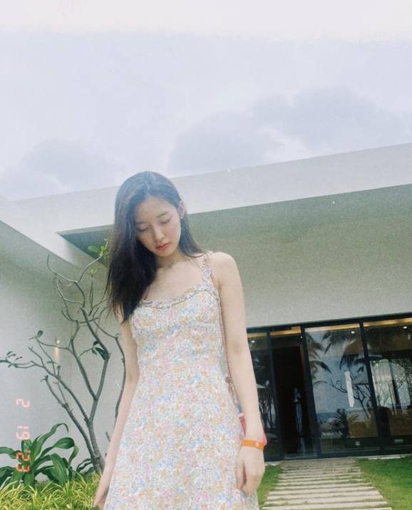 베트남여행중 찍힌 사진 너무 예뻐 난리난 여배우어깨 강조한 수영복룩 셀럽뉴스