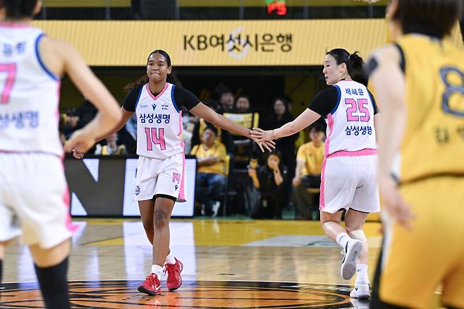 Bk 프리뷰 1승 2패 Bnk 상대 전적에서 밀리는 삼성생명 홈으로 불러들여