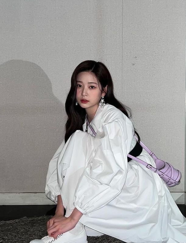 비율 너무 좋아 보정 의심까지 받은 연예인미니룩 어썸클