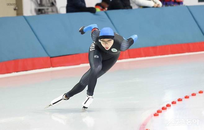 ‘한국 빙속 차세대주자 이나현 동계체전 2관왕 하얼빈에서도 좋은 성적 거두고파”
