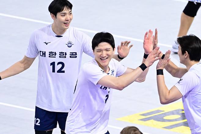 삼각편대 50점 폭격 대한항공 마테우스 빠진 한국전력 잡고 2위 지켰다 인천 리뷰