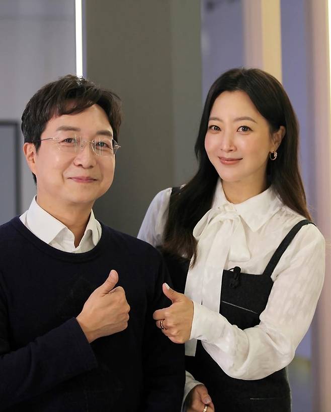 김희선 47세 단아미의 완결판 갈수록 청순 뷔스티에 원피스 데이트룩 패션엔
