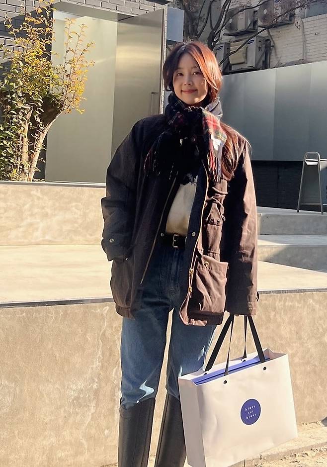 한지혜 남편 재킷도 찰떡 슈퍼 모델 핏 뽐낸 매니시한 바버 재킷 외출룩 패션엔