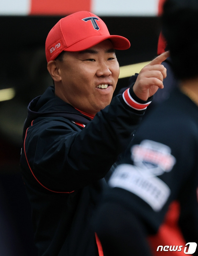 역전패 최다 5위 이범호 감독 경각심 일깨웠다목표는 통합 2연패 Kia 코칭 스태프 전략 세미나 실시