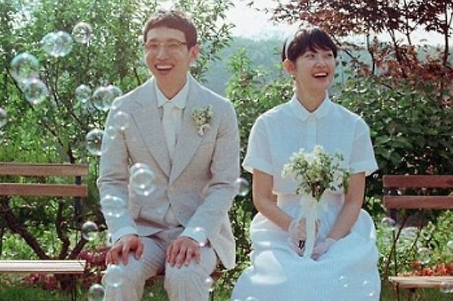 만난 지 한 달 만에 초고속으로 혼인신고·임신 발표까지한 연예인 커플 뉴스에이드