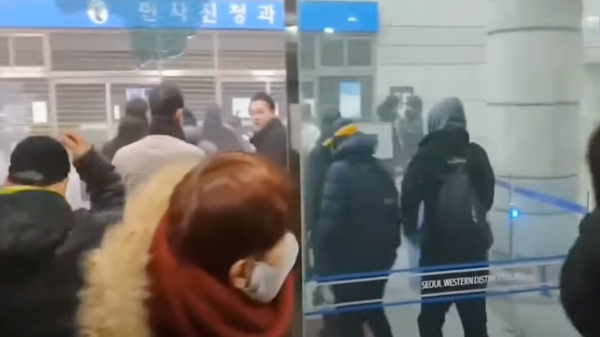 속보 대검찰청 서울서부지검에 서울서부지법 폭동 전담팀 구성···서울서부지검 주요 가담자 전원 구속수사