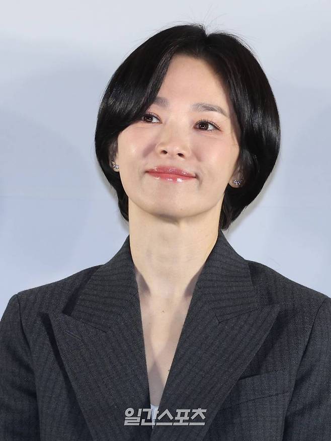 감탄할 수밖에”‘검은 수녀들 송혜교 흡연까지 자처한 열정 종합