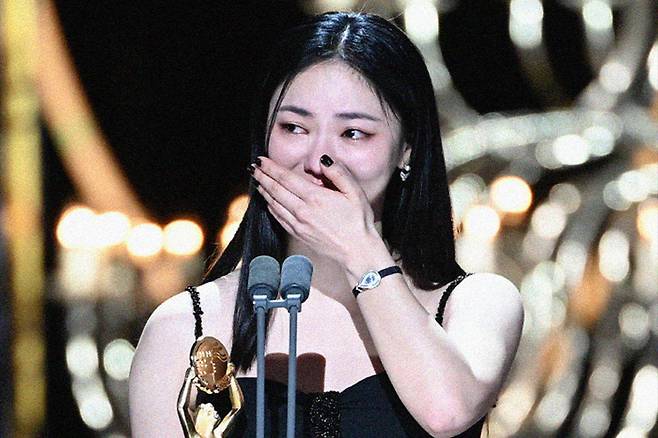 관객들 펑펑 울려 버린 이 배우의 수상소감 인생에서 중요한 건 꿀벌책방