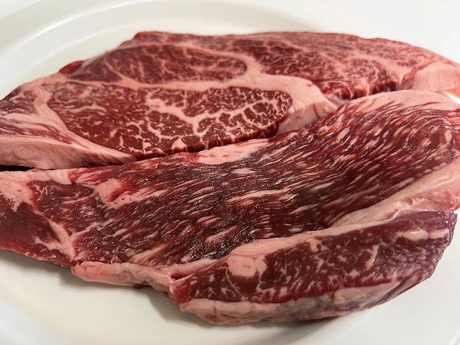소고기 그냥 굽지 마세요 육즙 가득 10배 더 맛있는 고기 굽는 법 텐꿀팁