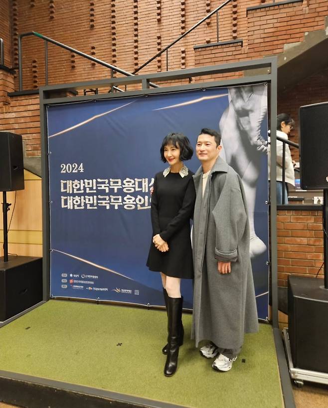 채시라 50대 품격과 시크함의 정석 고혹미 넘치는 블랙 원피스룩 뷰티는 내운명
