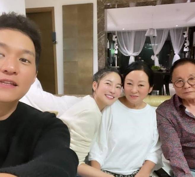 ‘이상해 며느리 김윤지 아이에게 ‘엄마가 또 있다고 셀럽스케치