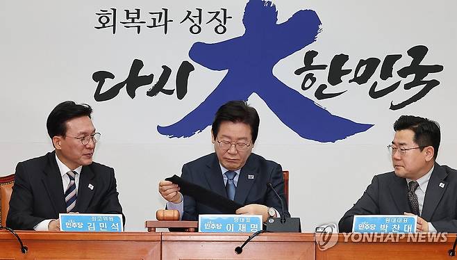 민주 與 폭동을 폭동이라 부르지 못하고 폭도들에 끌려다녀