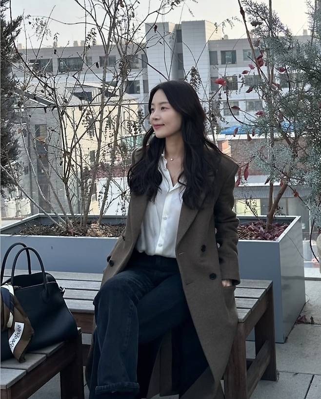 얼마나 말랐으면 한지혜 단추 하나 풀었더니 헐렁 172cm 47kg 롱 코트룩 뷰티는 내운명