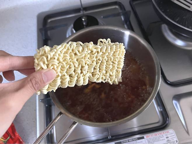 라면 끓일 때 이것 살짝 넣었더니 간증이 마구마구 쏟아지네요 오늘살림루틴