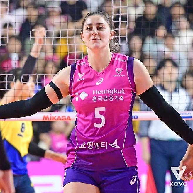 김연경의 흥국생명 3연승 질주 대한항공은 접전 끝 2위 굳히기