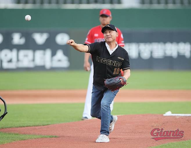 음주운전 및 버스기사 폭행 전력 추신수와의 혈연 관계까지각종 논란 속에 Ssg 2군 사령탑 맡은 박정태 감독 24일 만에