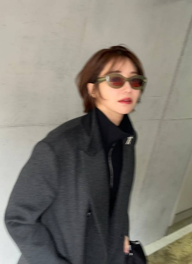 고준희 빵집 가는 패셔니스타 패션피플 기죽이는 숏컷 코트 핏 얼죽코룩 패션엔