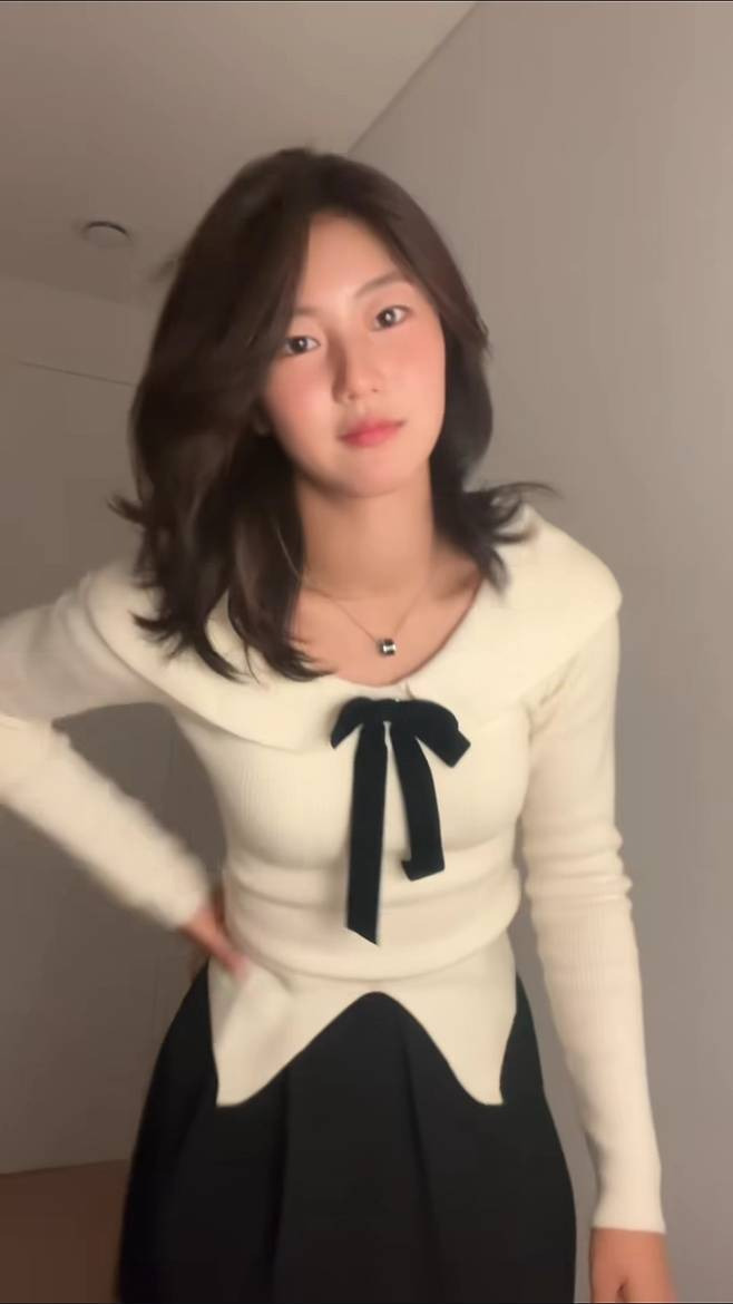 송종국 딸 송지아 김지원 닮은 비주얼에 요정미까지 사랑스러운 미니스커트룩 화제 스타와 라이프